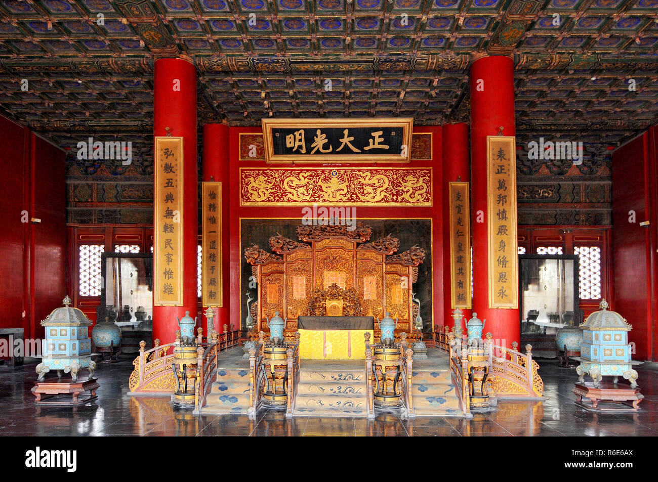 Kaiserthron peking -Fotos und -Bildmaterial in hoher Auflösung – Alamy
