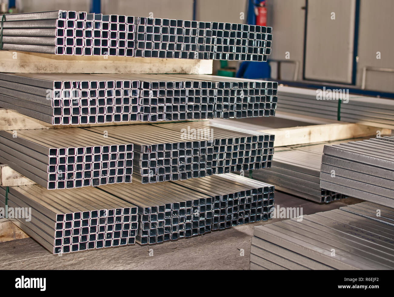 Metal profile -Fotos und -Bildmaterial in hoher Auflösung – Alamy