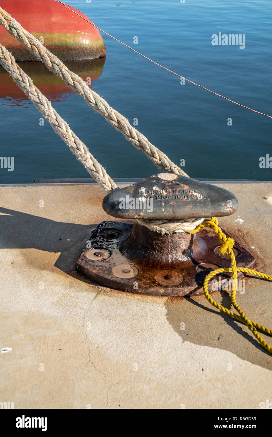 Seil Gebundener Poller Segelboot Stockfotos und -bilder Kaufen - Alamy