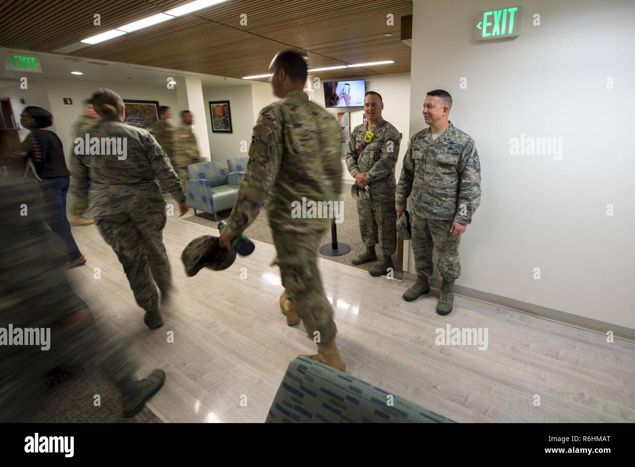 U s army staff sgt derrick -Fotos und -Bildmaterial in hoher Auflösung ...