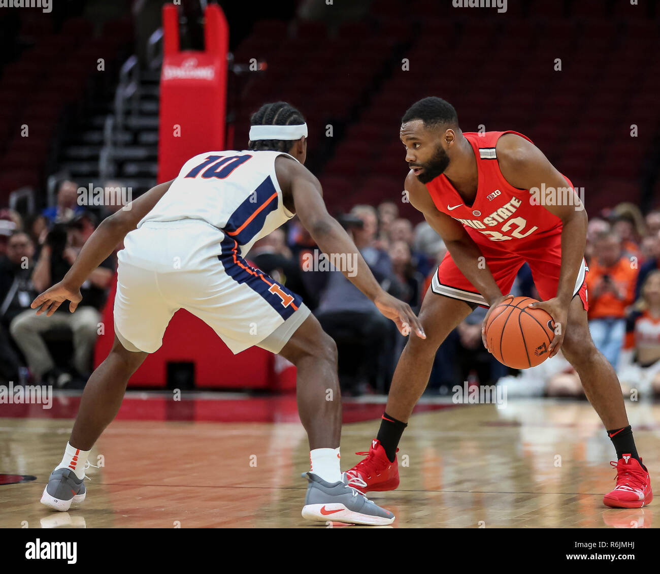 Chicago, Illinois, USA. 5. Dez 2018. Ohio State Buckeyes guard Keyshawn ...
