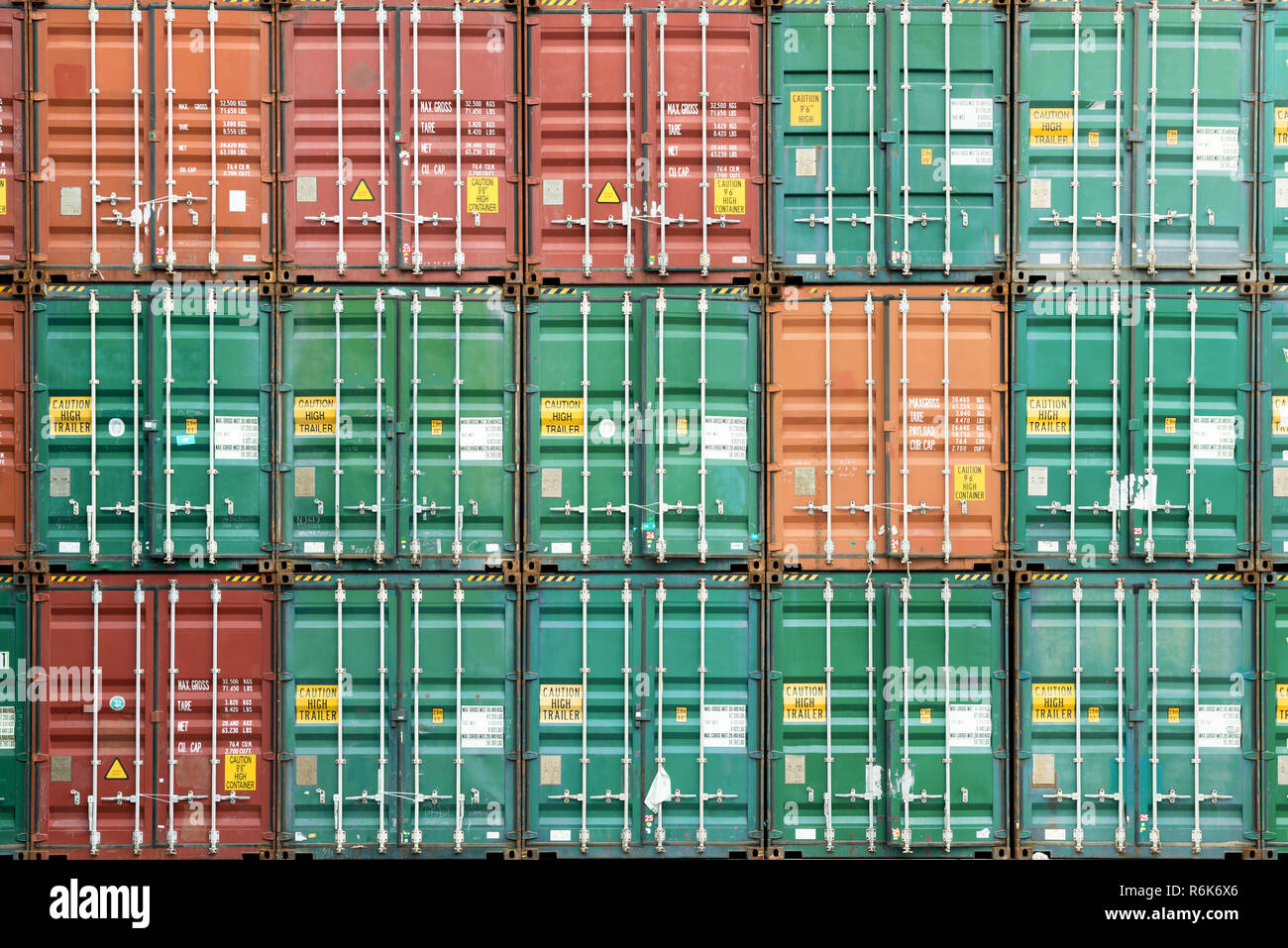 Shipping container stack -Fotos und -Bildmaterial in hoher Auflösung ...