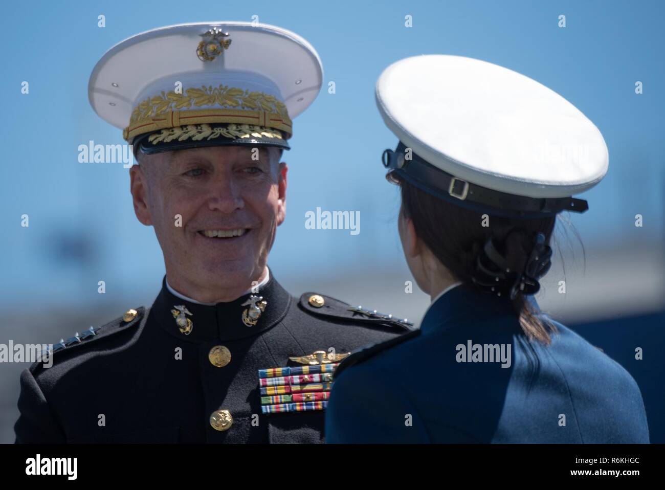Die US Air Force Akademie Studium Cadet trifft US Marine Corps Gen. Joseph F. Dunford, Jr ...