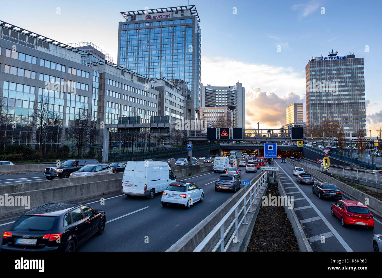 Stau auf der autobahn a40 im ruhrgebiet -Fotos und -Bildmaterial in ...