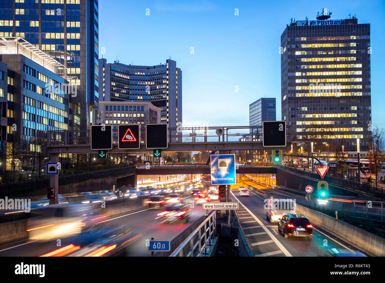 Stau auf der autobahn a40 im ruhrgebiet -Fotos und -Bildmaterial in ...