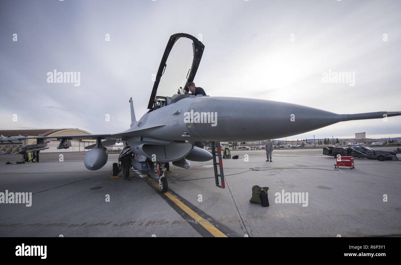 Us Air Force Airman 1st Class Andrew Harding, ein 13 Aircraft ...