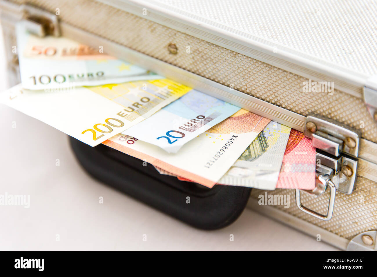 Geld Verbrauchen Stockfotos und -bilder Kaufen - Alamy