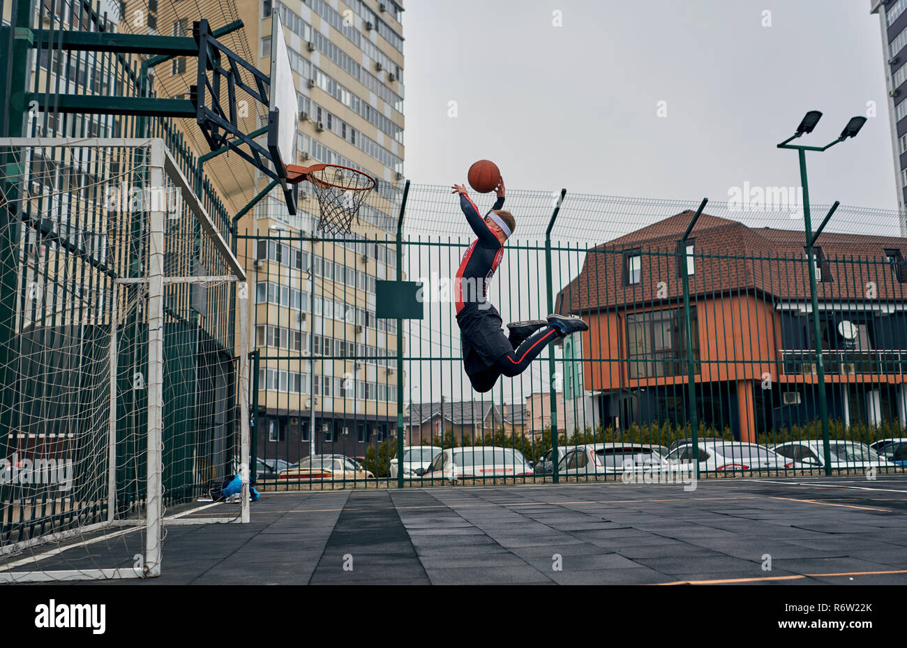 Basketballplatz am strand -Fotos und -Bildmaterial in hoher Auflösung ...