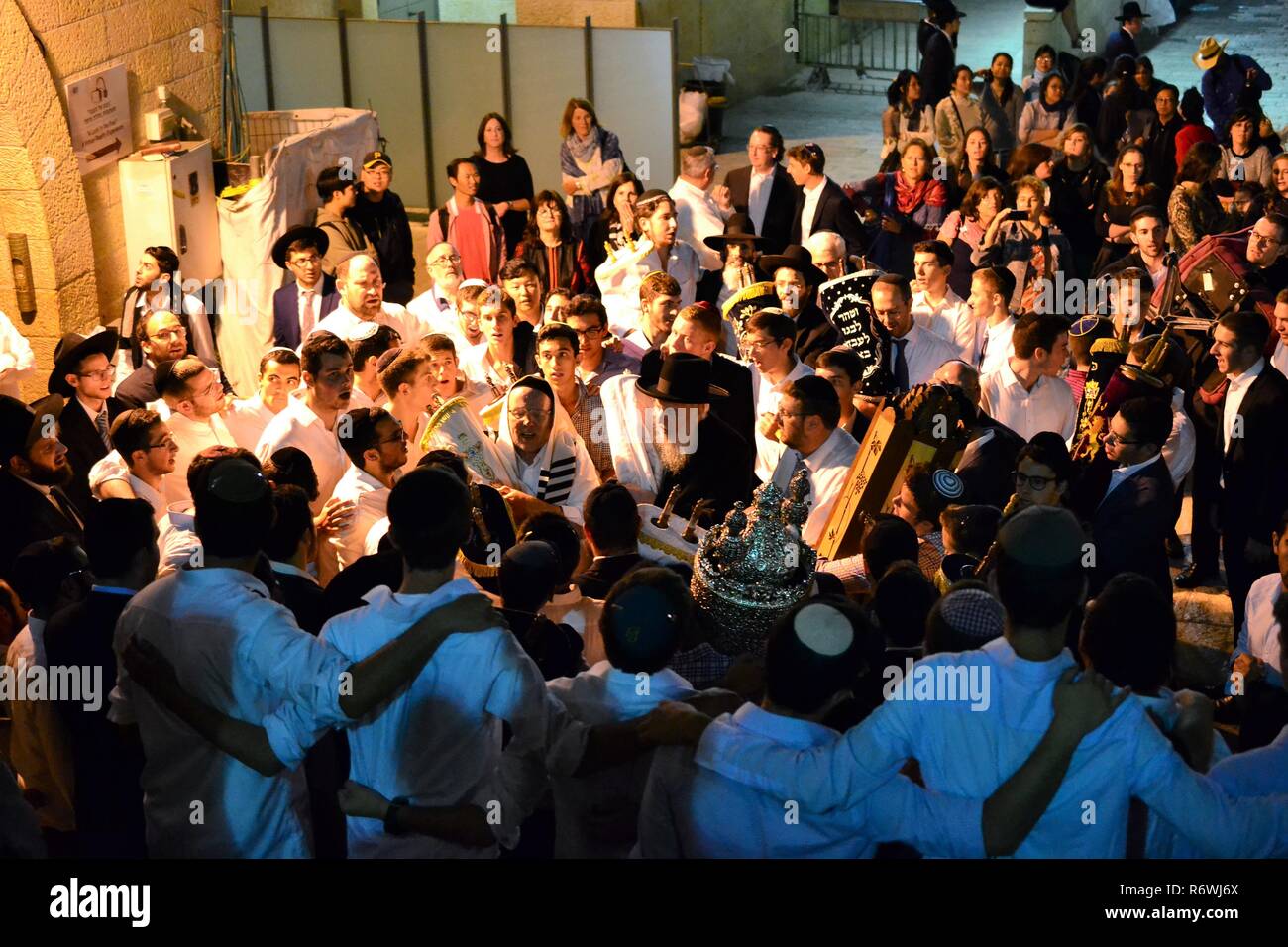 Torah jewish -Fotos und -Bildmaterial in hoher Auflösung – Alamy
