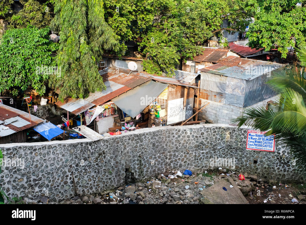 Slum bauen -Fotos und -Bildmaterial in hoher Auflösung – Alamy