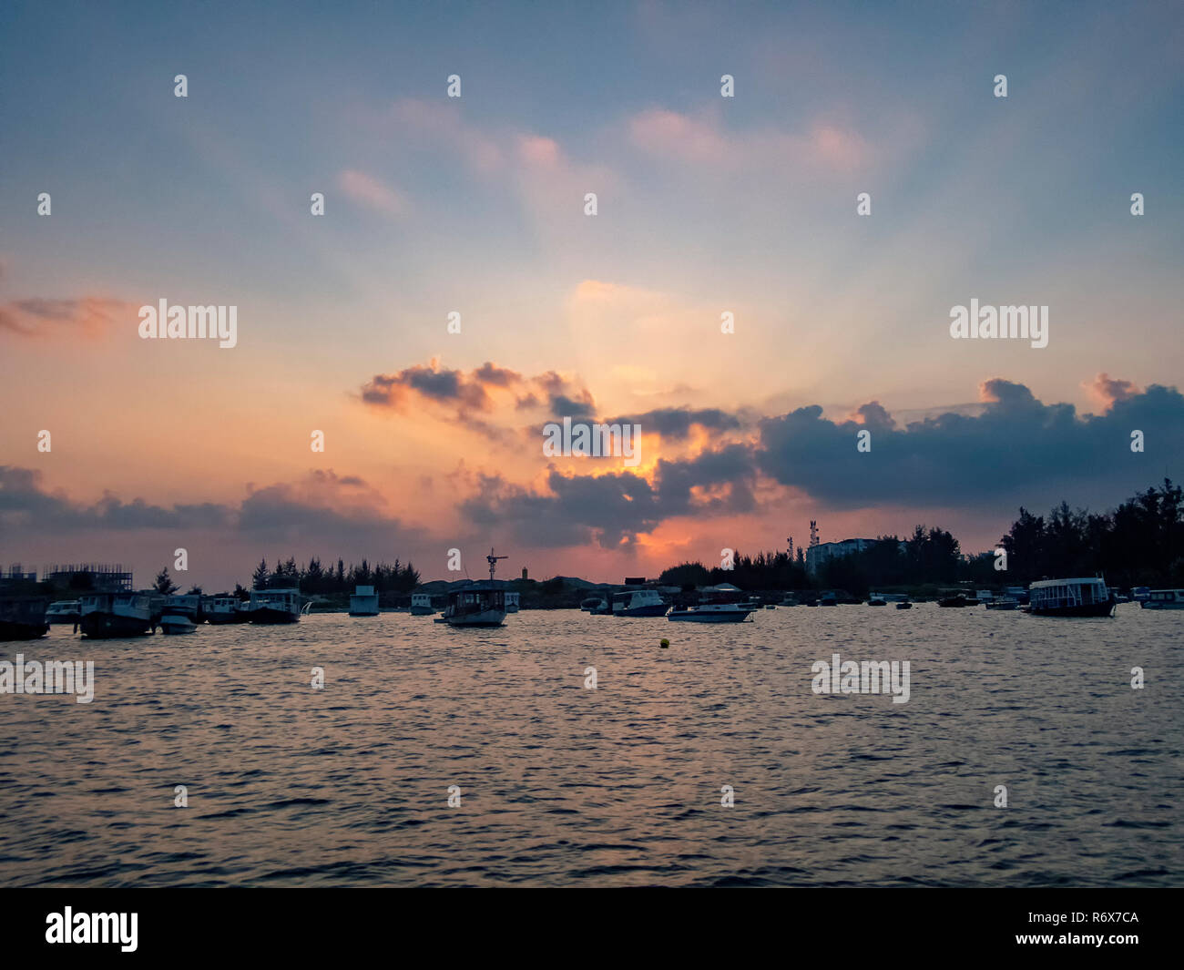 Malediven male stadt abendsonne -Fotos und -Bildmaterial in hoher ...