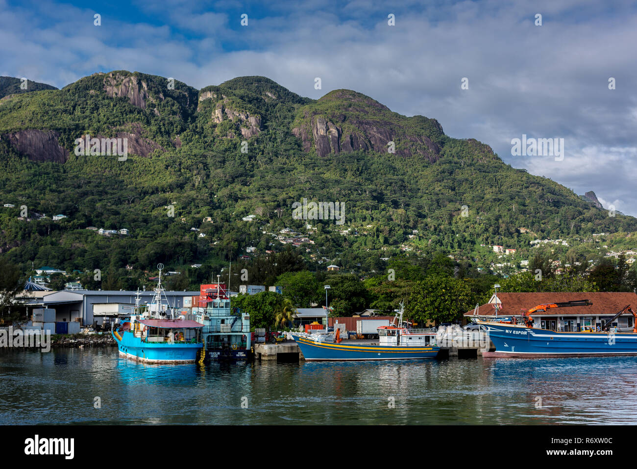 Seychelles mahe victoria harbour -Fotos und -Bildmaterial in hoher ...
