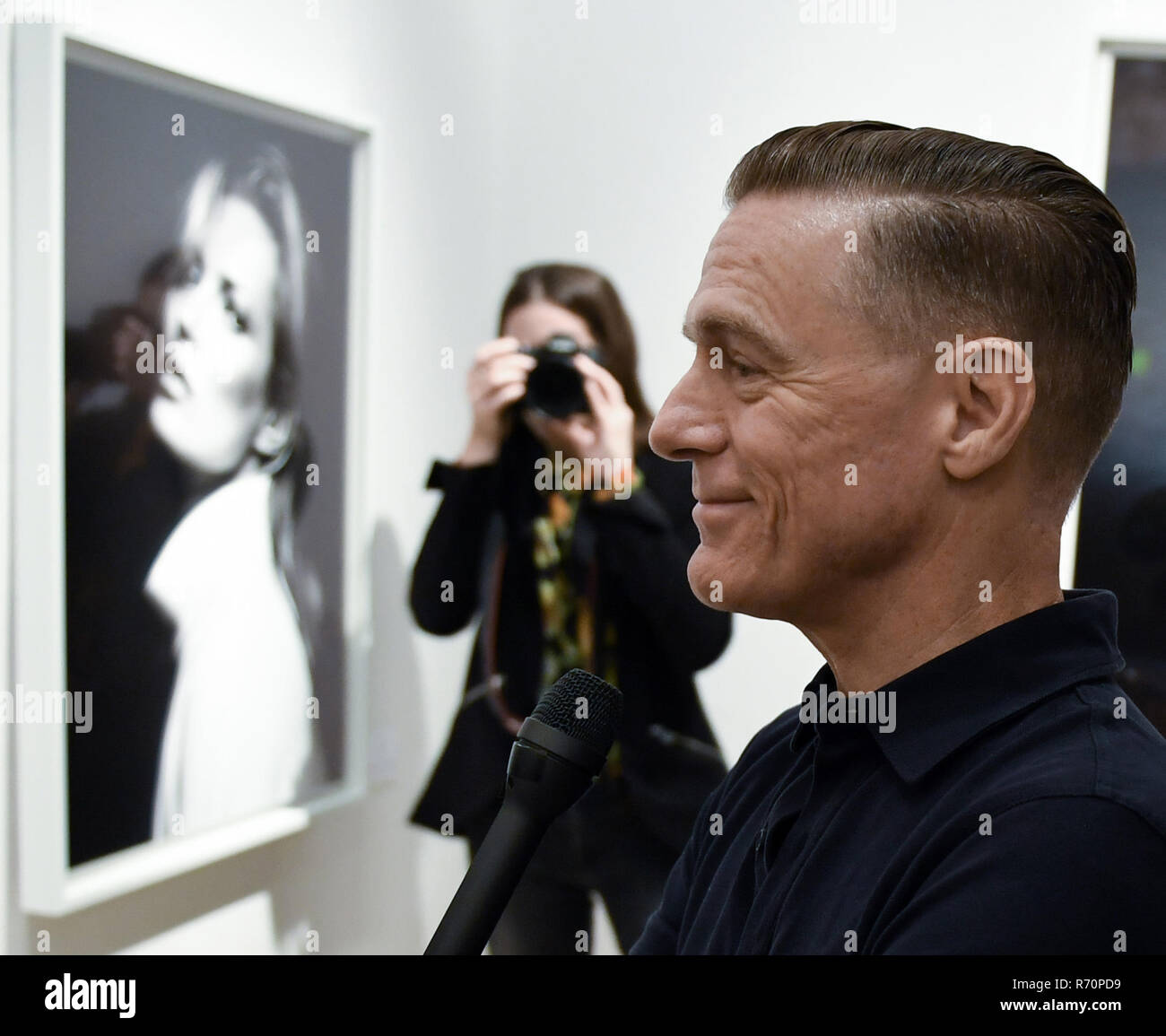 Bryan adams queen elizabeth -Fotos und -Bildmaterial in hoher Auflösung ...