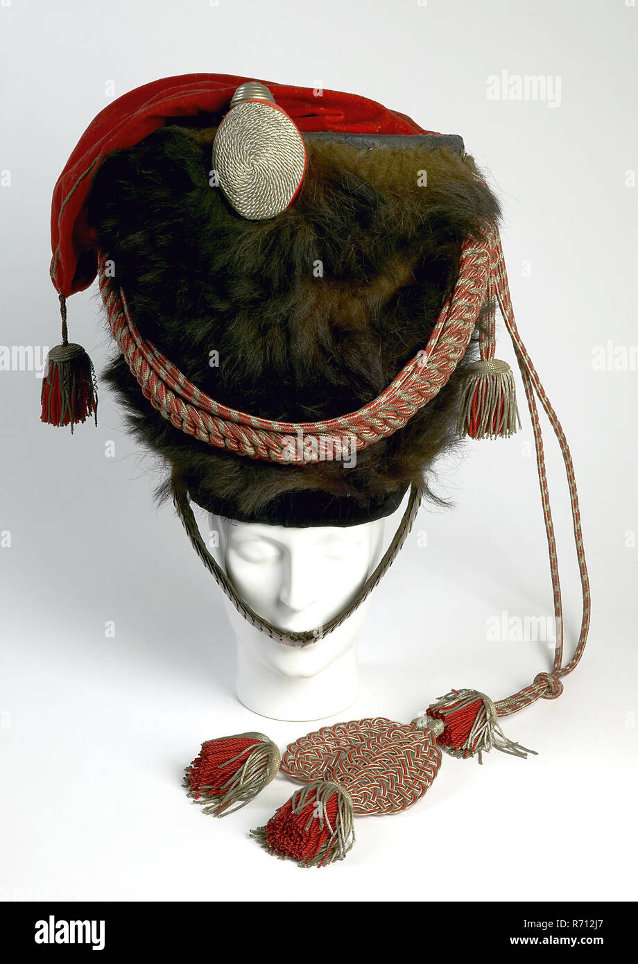 Rote samtkappe -Fotos und -Bildmaterial in hoher Auflösung – Alamy