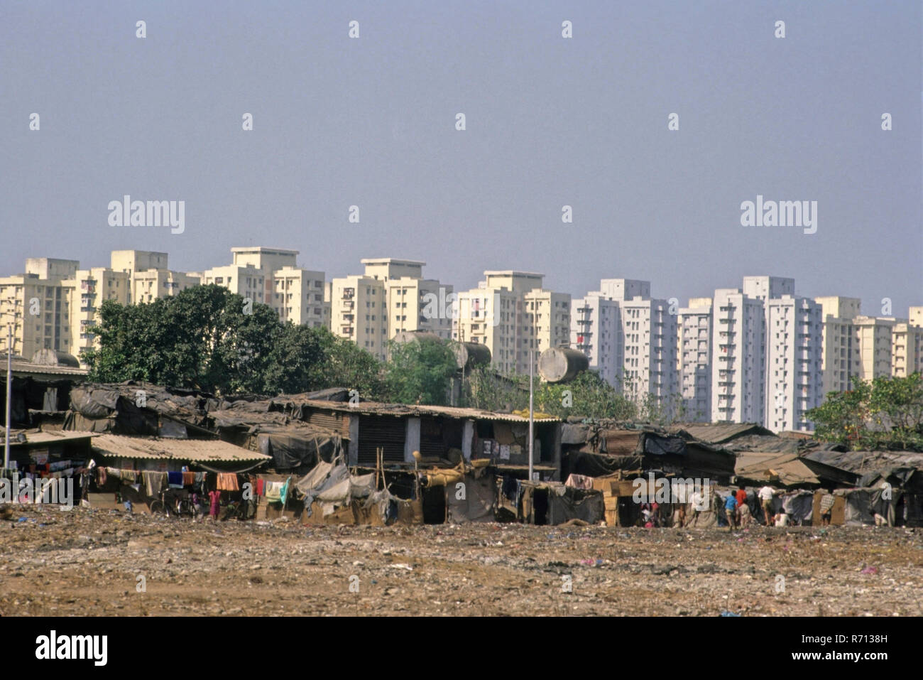 Modern slums -Fotos und -Bildmaterial in hoher Auflösung – Alamy