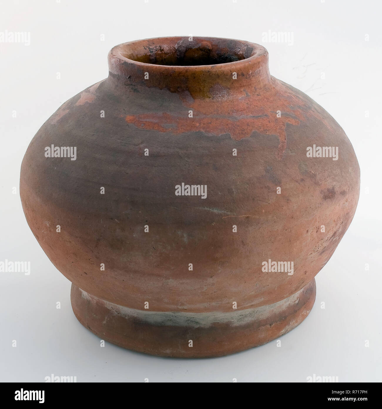 Steingut topf -Fotos und -Bildmaterial in hoher Auflösung – Alamy