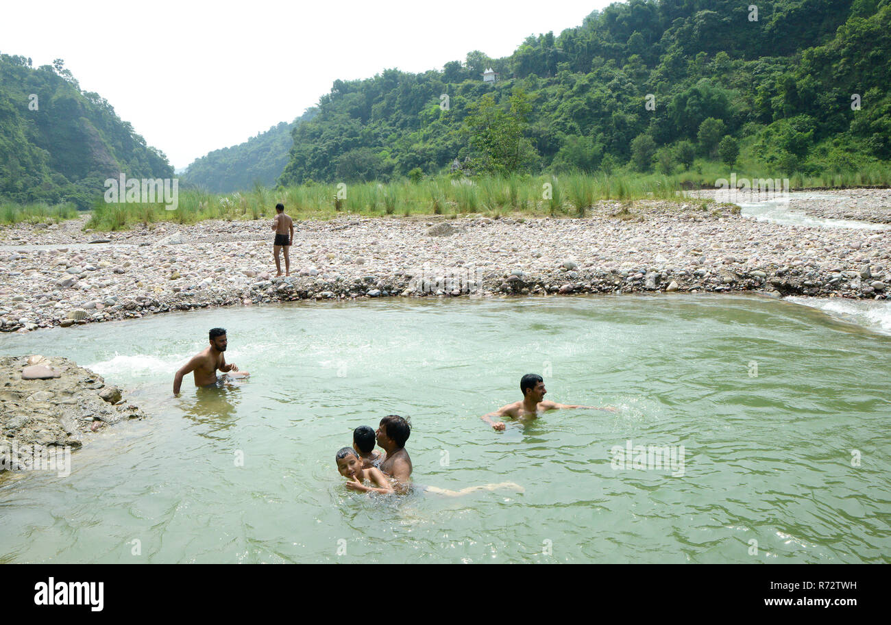 Indian rural boys swimming in -Fotos und -Bildmaterial in hoher ...
