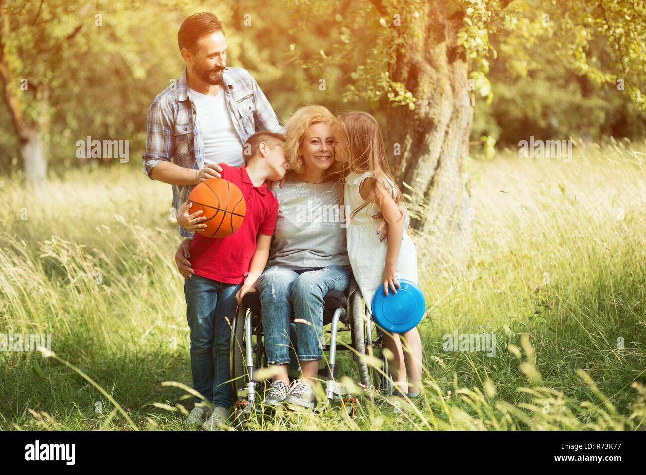 Behinderte kinder im rollstuhl -Fotos und -Bildmaterial in hoher ...