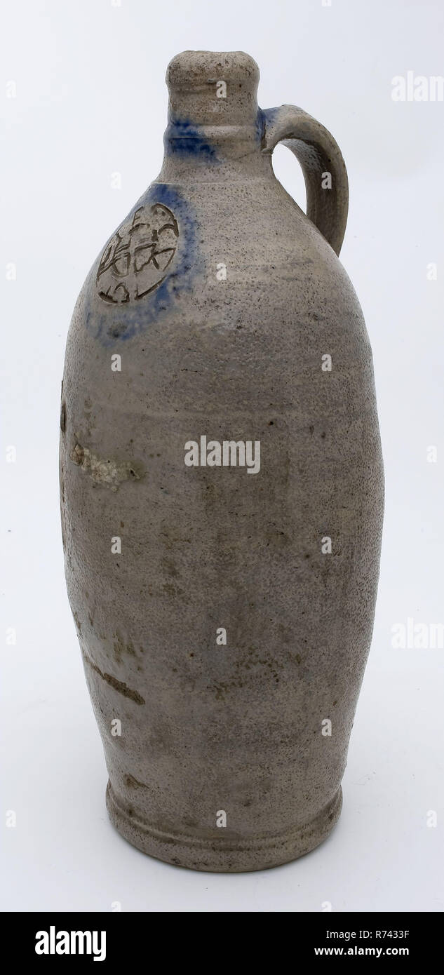 Steinzeug Mineralwasser Flasche auf Stativ, gewölbt Modell, Gravur, mineralische Krug Krug Krug ...