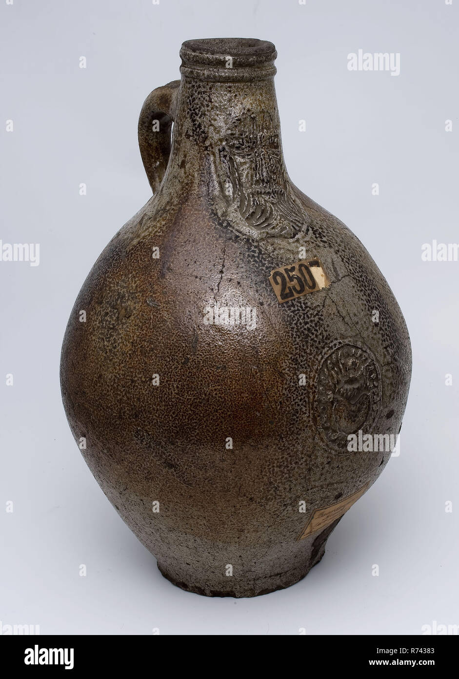 Keller Neck Stockfotos und -bilder Kaufen - Alamy