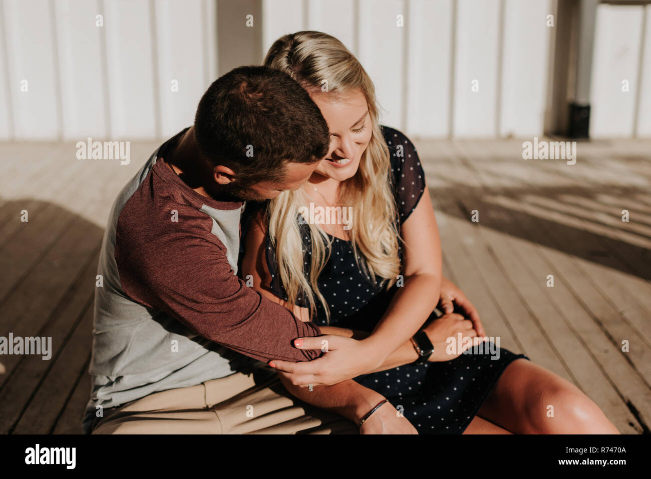 Miteinander sitzen -Fotos und -Bildmaterial in hoher Auflösung – Alamy