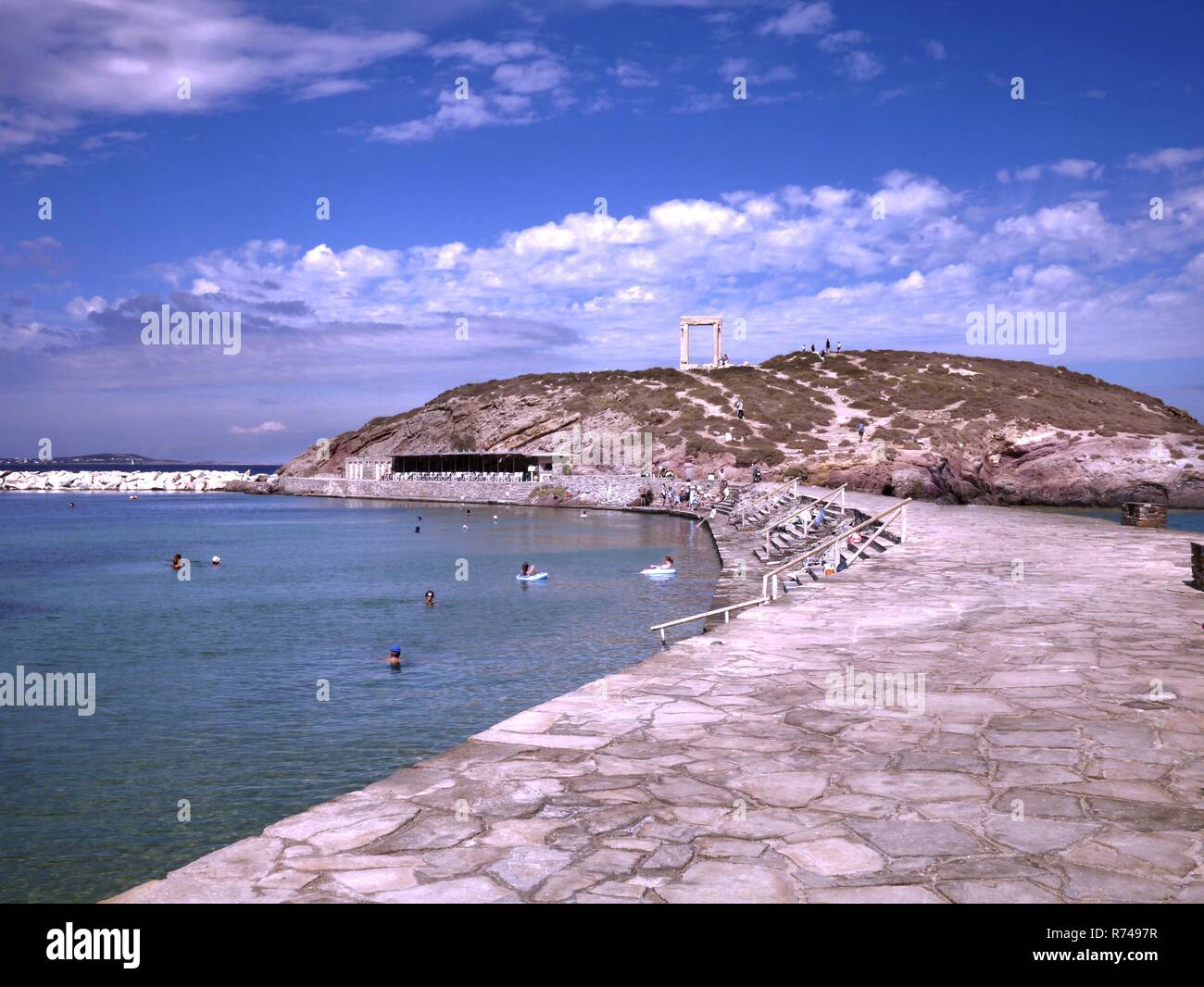 Ansicht der Portara oder Apollo Tempel auf Palatia Insel neben der ...