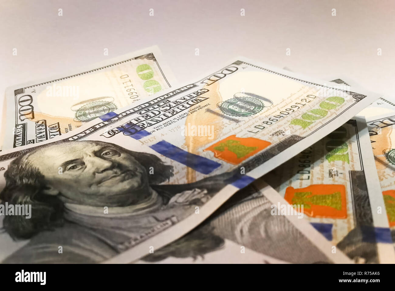 Collage von dollarschein -Fotos und -Bildmaterial in hoher Auflösung ...