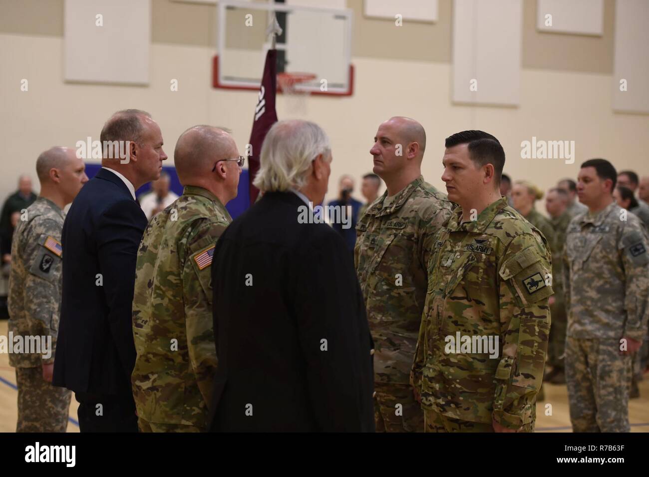U s army staff sgt derrick -Fotos und -Bildmaterial in hoher Auflösung ...