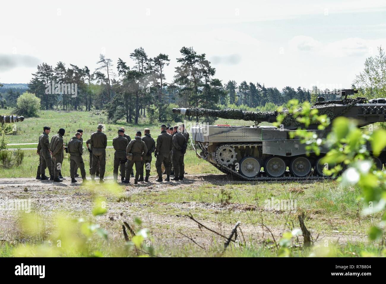 Österreichische Soldaten mit dem Bundesheer-Platoon bekommen vor der ...