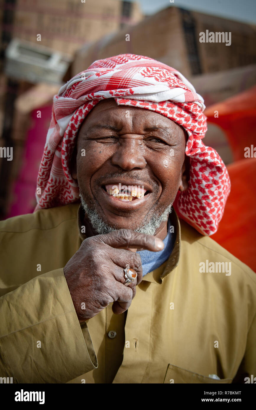 Ghutra kopfschmuck -Fotos und -Bildmaterial in hoher Auflösung – Alamy
