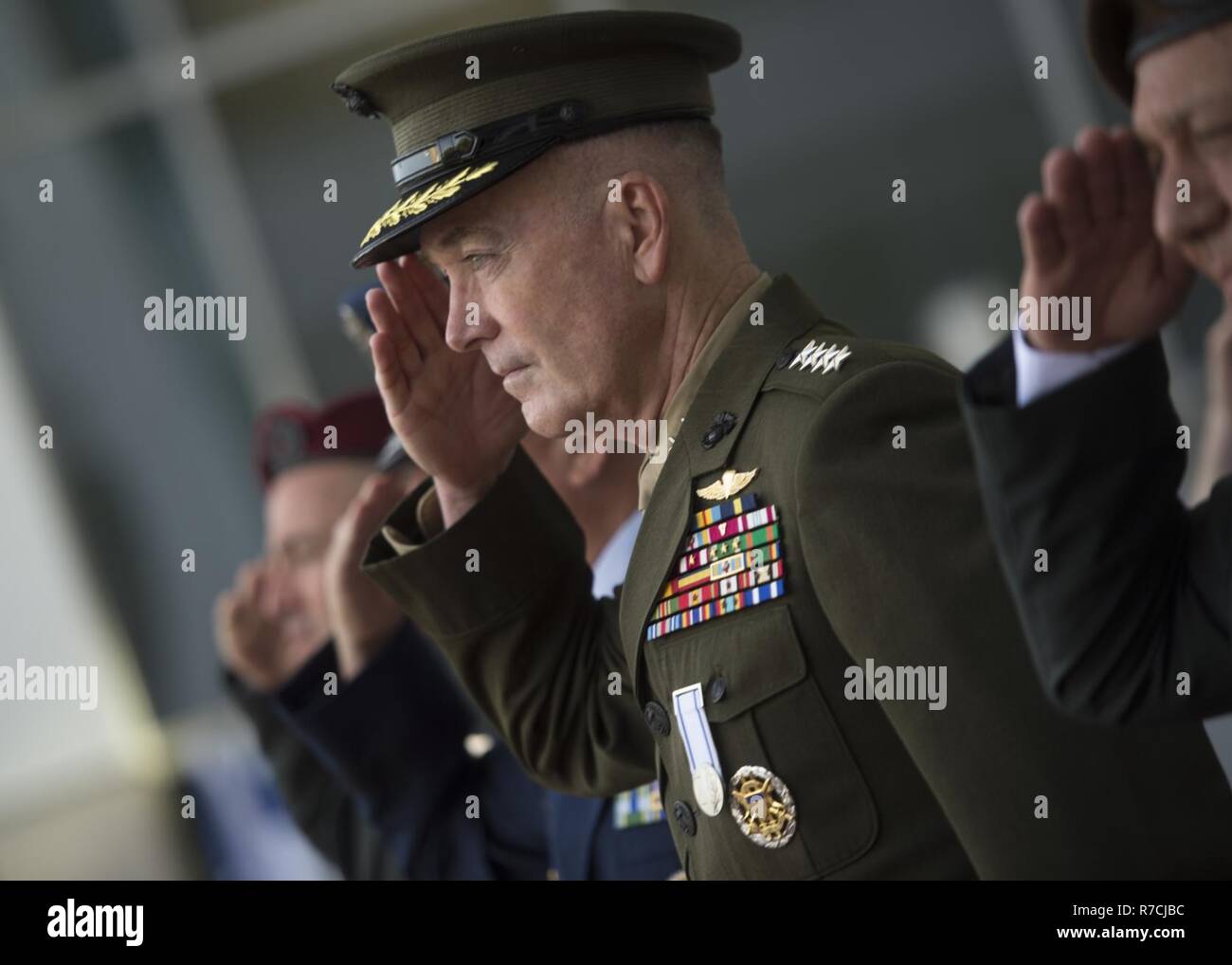 Marine Corps Gen. Joseph F. Dunford Jr., Vorsitzender des Generalstabs, trifft sich mit ...