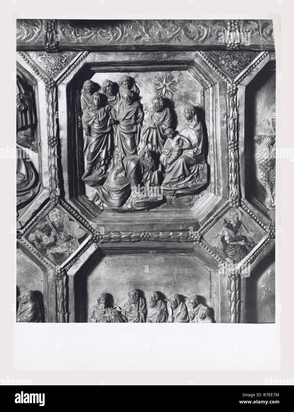 Carved altarpiece -Fotos und -Bildmaterial in hoher Auflösung – Alamy