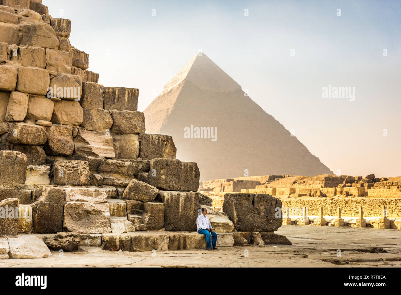 Giza pyramid egypt city building modern ancient city -Fotos und ...