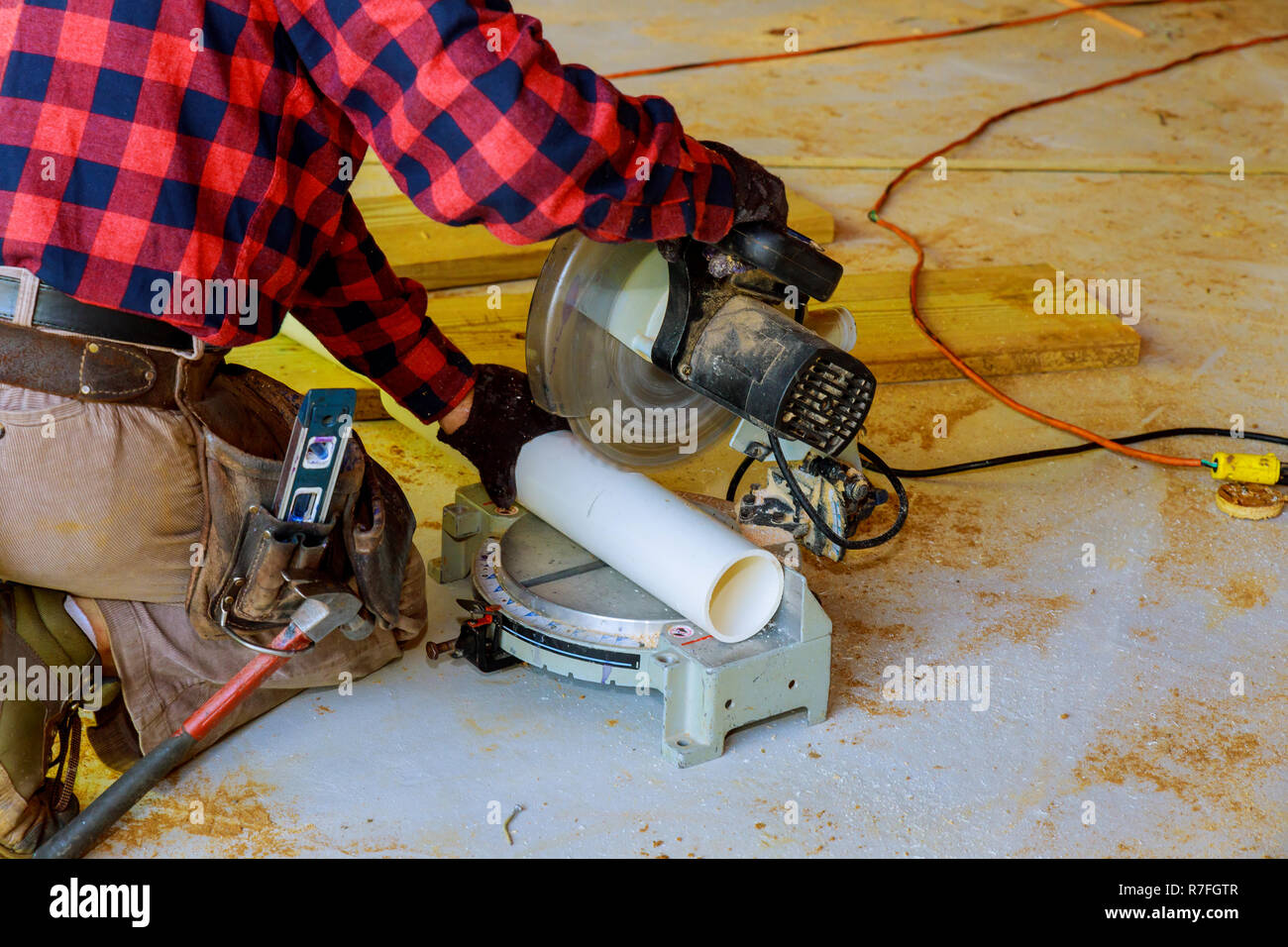 Pvc rohr schneiden -Fotos und -Bildmaterial in hoher Auflösung – Alamy