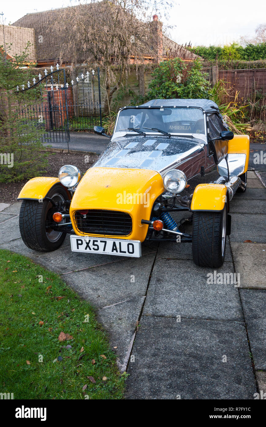 Robin hood sportwagen -Fotos und -Bildmaterial in hoher Auflösung – Alamy