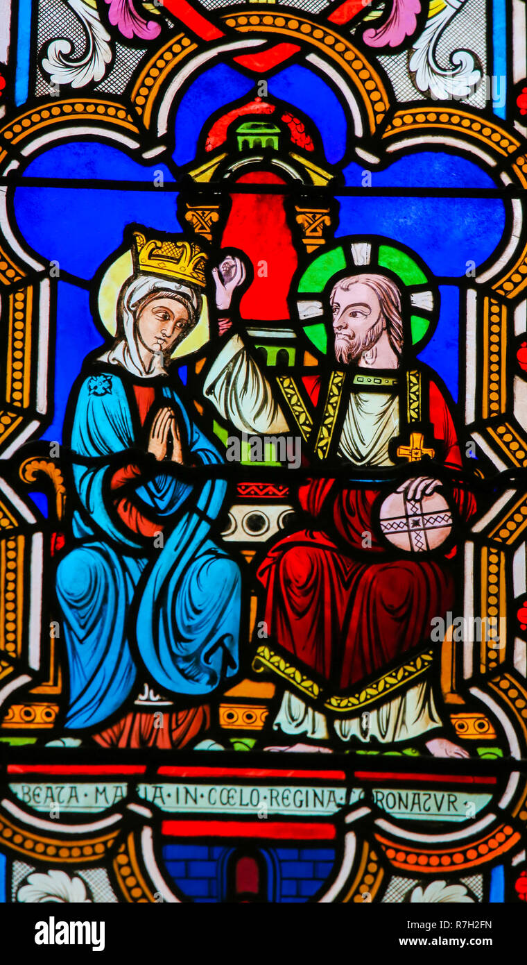 Glasfenster in der Kathedrale von Monaco mit der Darstellung der ...