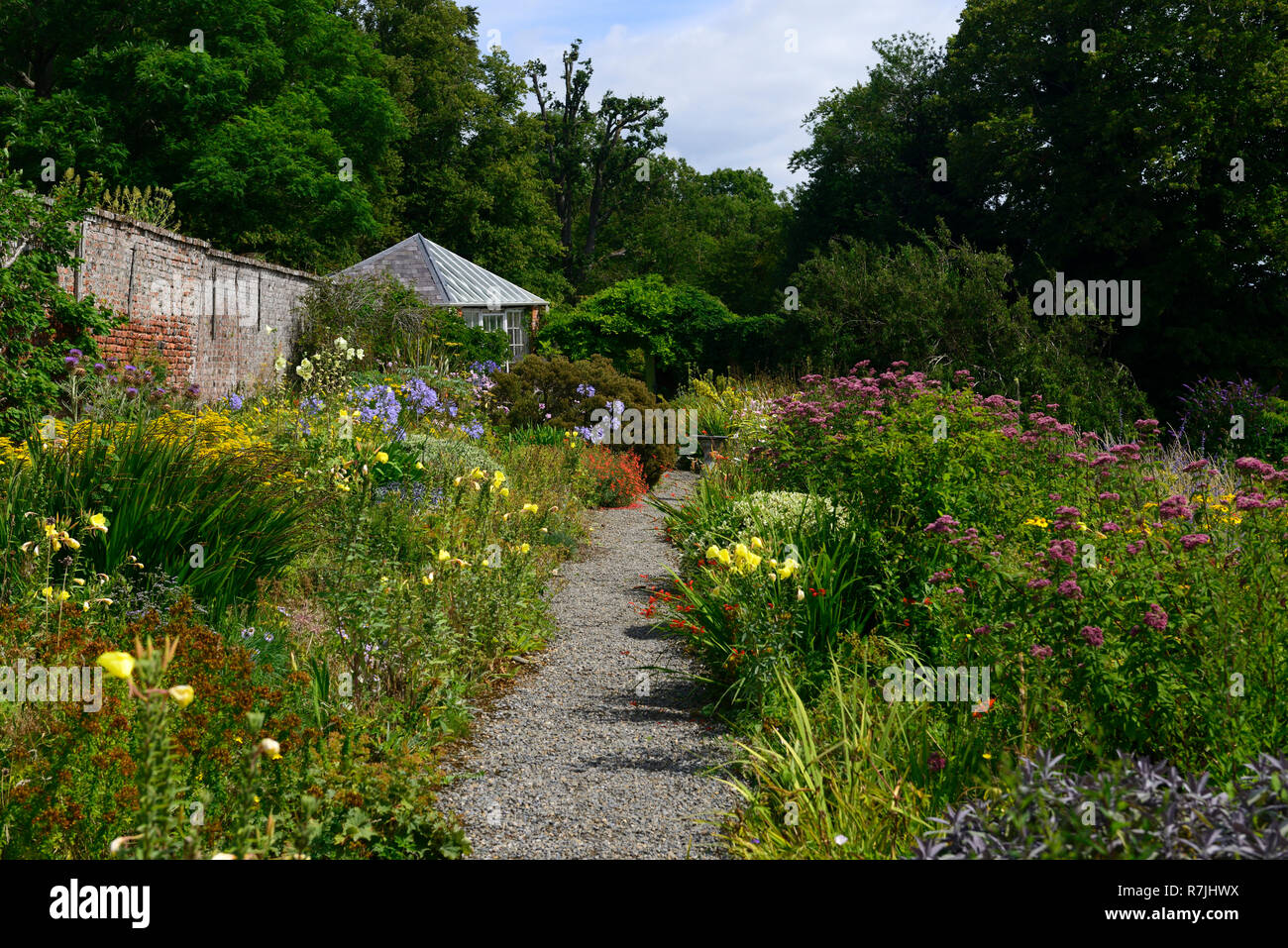 Rustikale grenze -Fotos und -Bildmaterial in hoher Auflösung – Alamy
