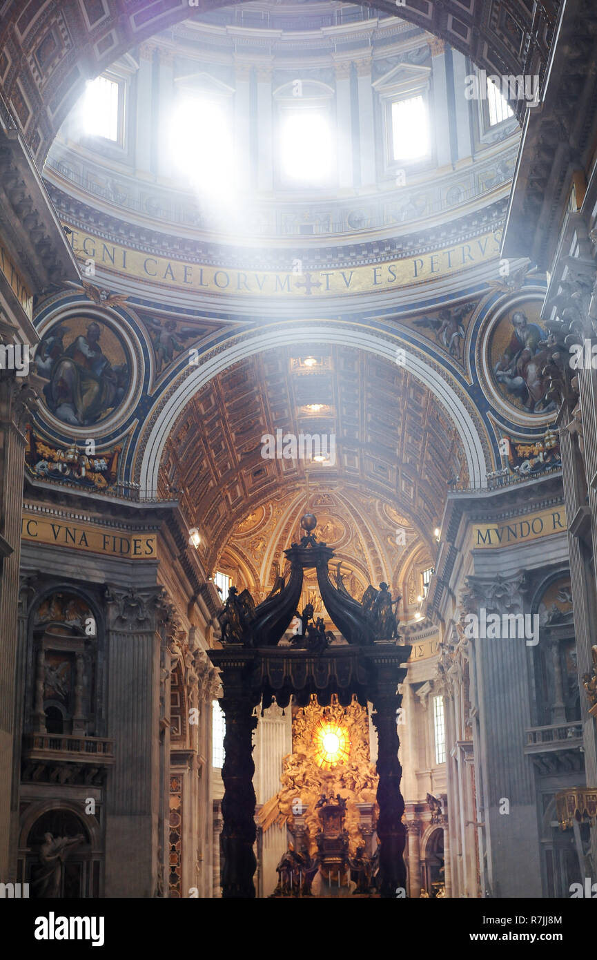 Michelangelo Kuppel, Barocke päpstliche Altar und Baldacchino von gianlorenzo Bernini und ...
