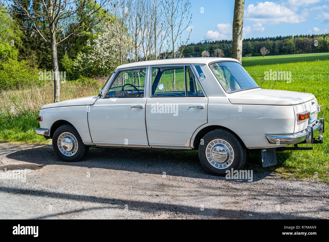 One litre car -Fotos und -Bildmaterial in hoher Auflösung – Alamy