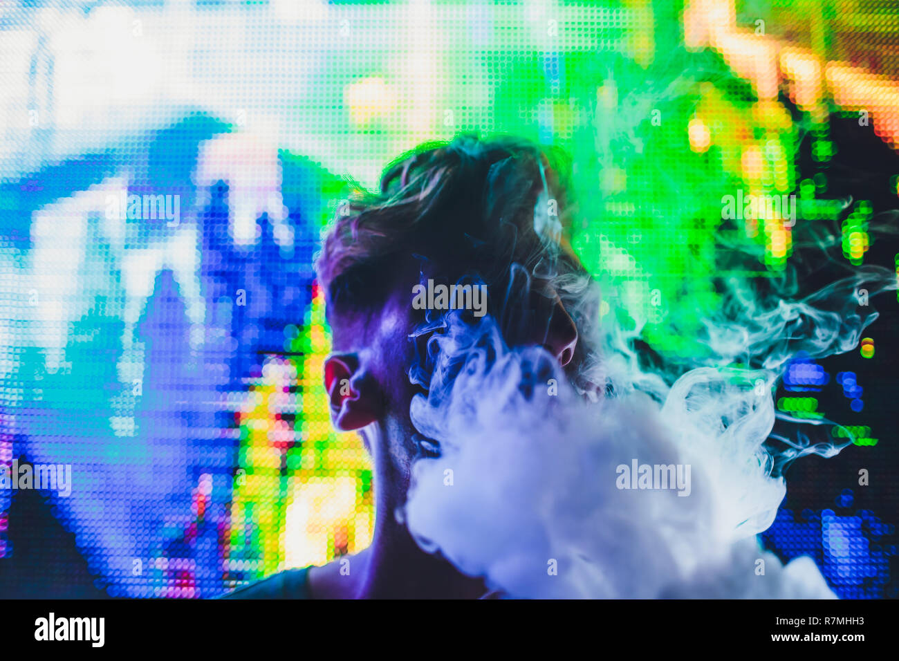 Woman smoking cigarette in car -Fotos und -Bildmaterial in hoher ...