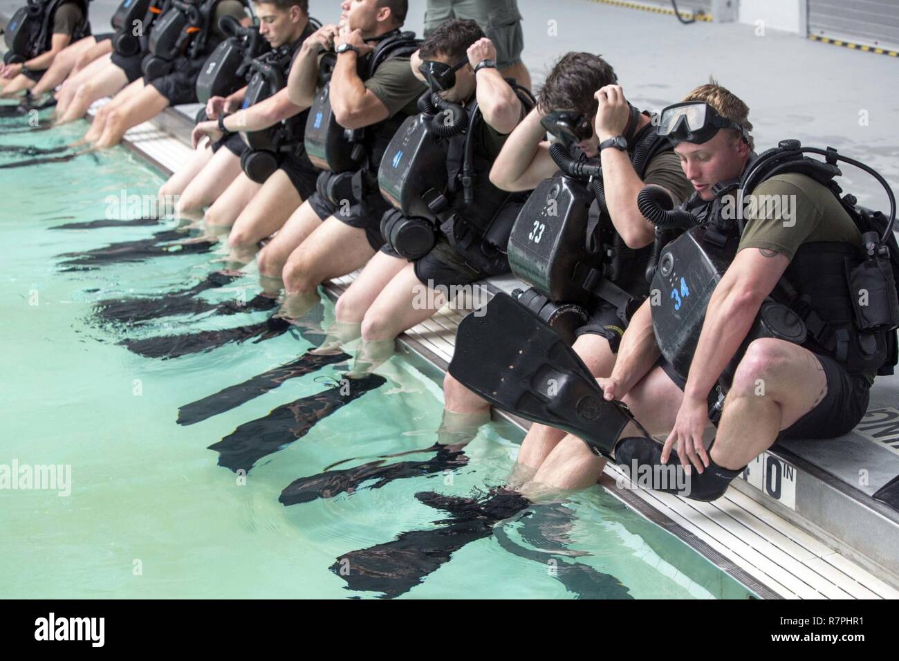 Self contained underwater breathing apparatus -Fotos und -Bildmaterial ...