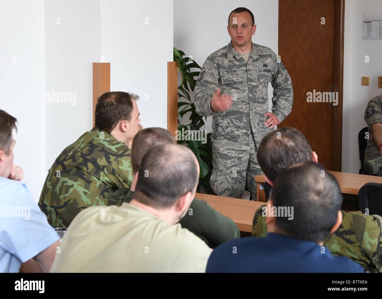 Us Air Force Tech Sgt. Jarrett Patman, eine Mannschaft Leiter mit der ...