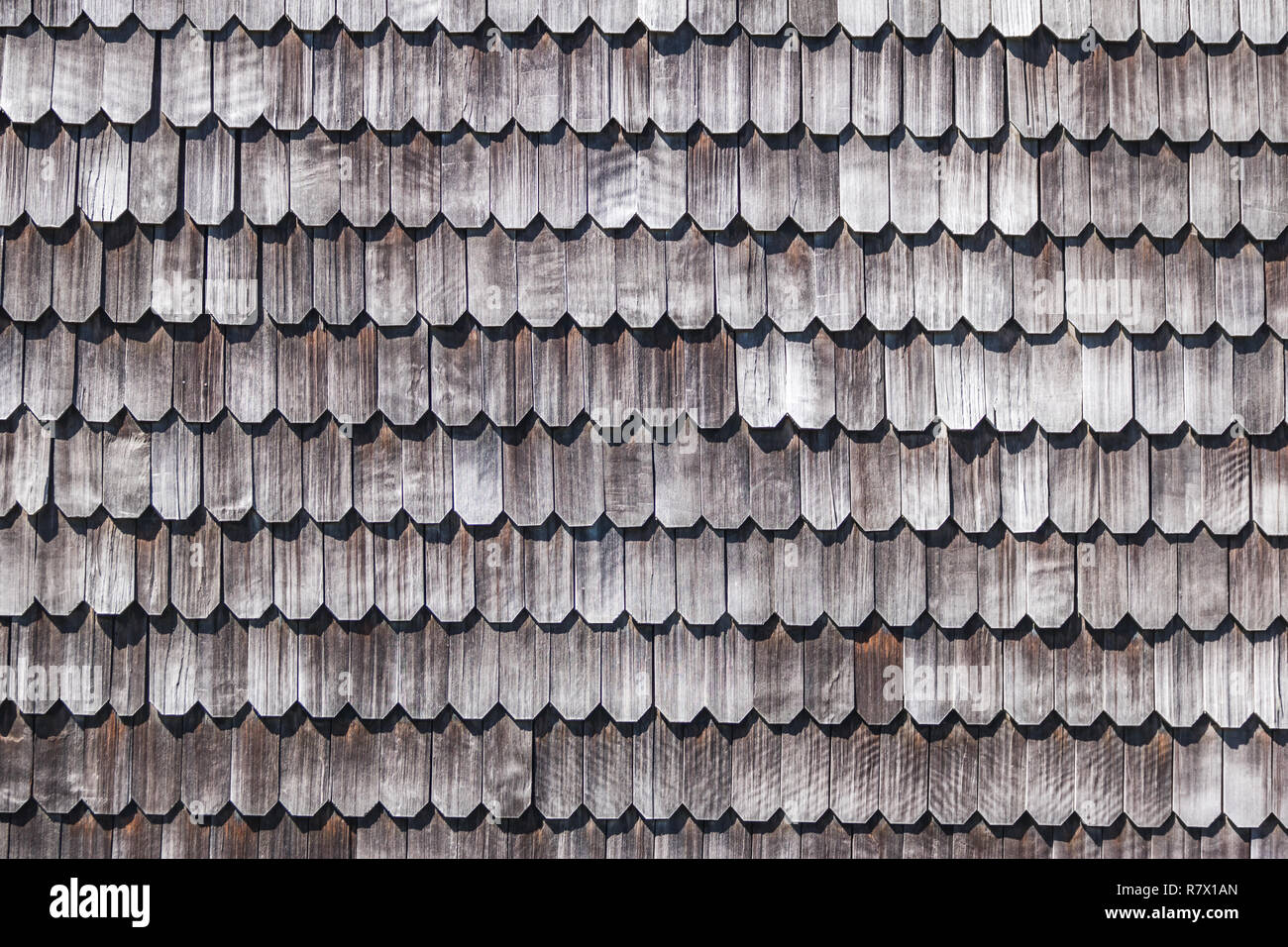 Fassade mit holzschindeln -Fotos und -Bildmaterial in hoher Auflösung – Alamy