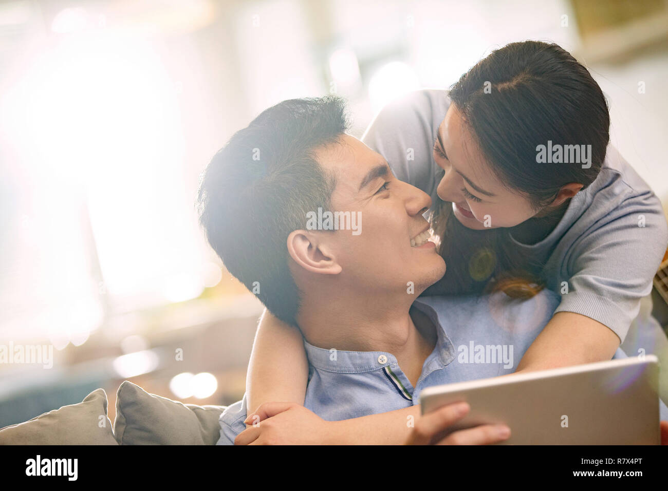 Romantische paare -Fotos und -Bildmaterial in hoher Auflösung – Alamy