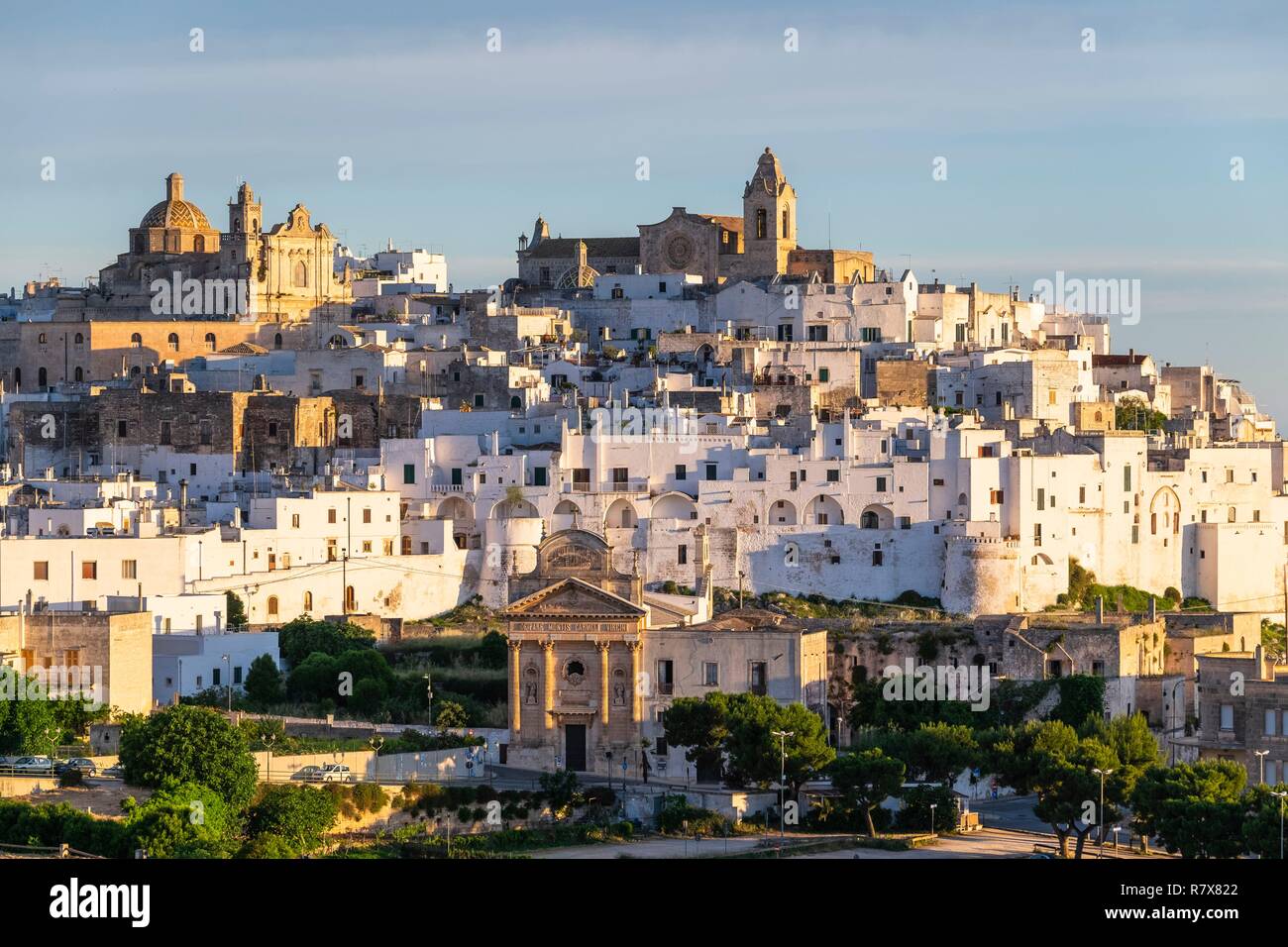 Italien, Apulien, Ostuni, die weiße Stadt, das historische Zentrum von ...