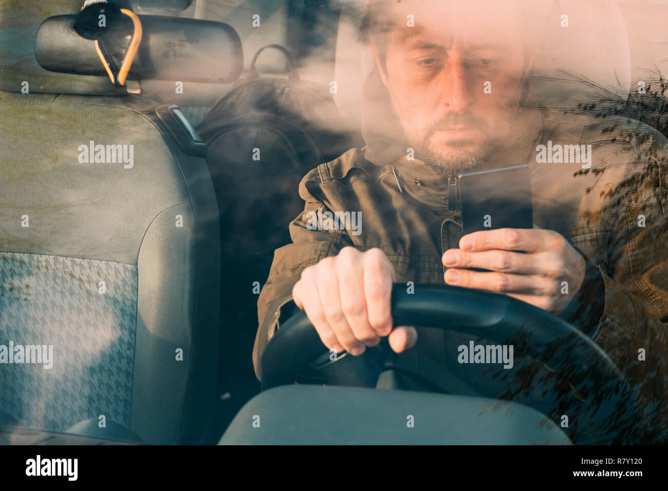Person Auto Fahren Stockfotos und -bilder Kaufen - Alamy