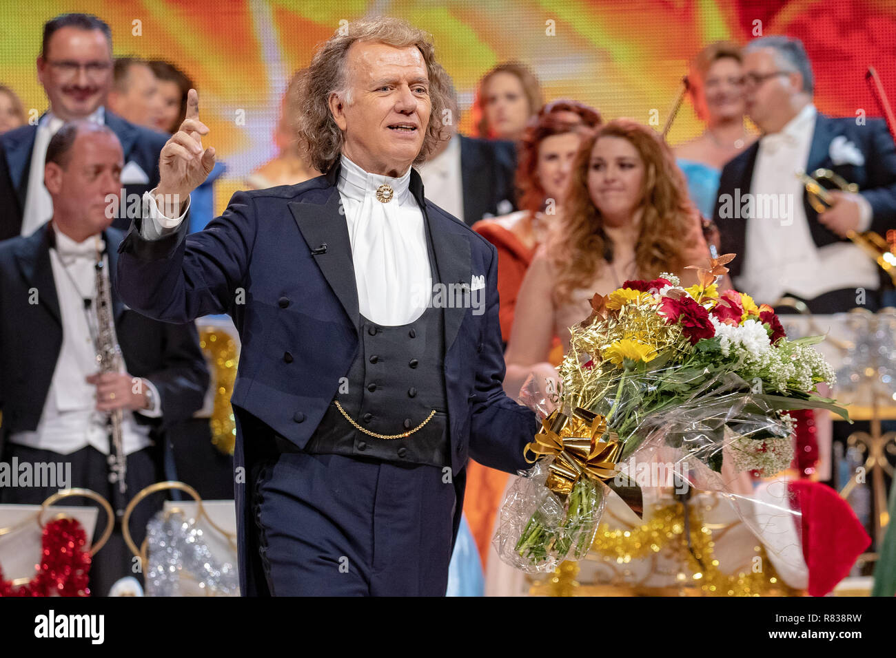 Dutch violinist und dirigent andre rieu tritt in der wembley arena auf ...