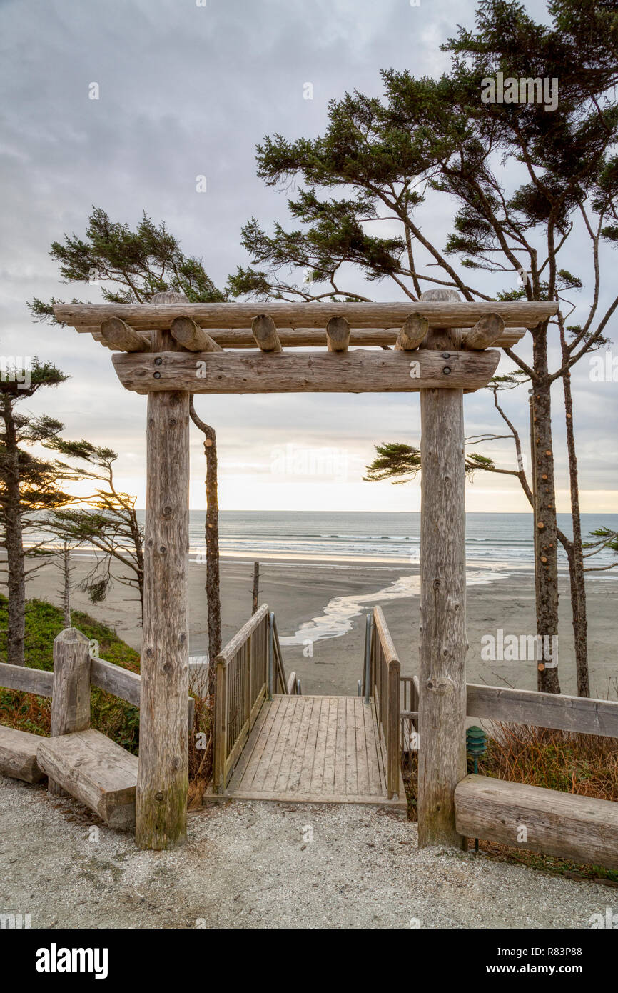Japanischer torbogen -Fotos und -Bildmaterial in hoher Auflösung – Alamy