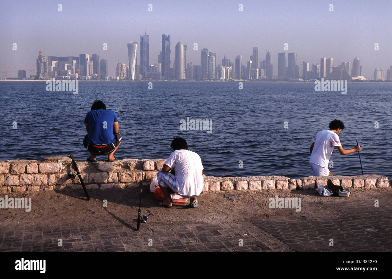 Doha qatar street scene -Fotos und -Bildmaterial in hoher Auflösung ...