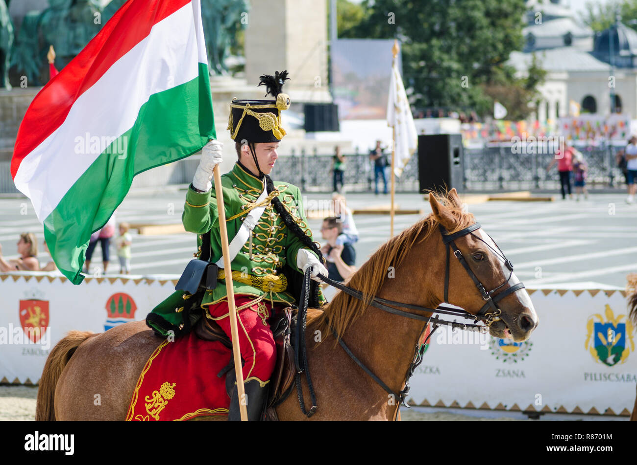 In hungarian uniform -Fotos und -Bildmaterial in hoher Auflösung – Alamy